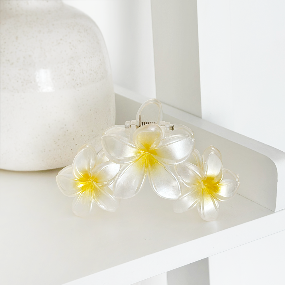 Triple Flower Claw Clip - White – Coconut Lane
